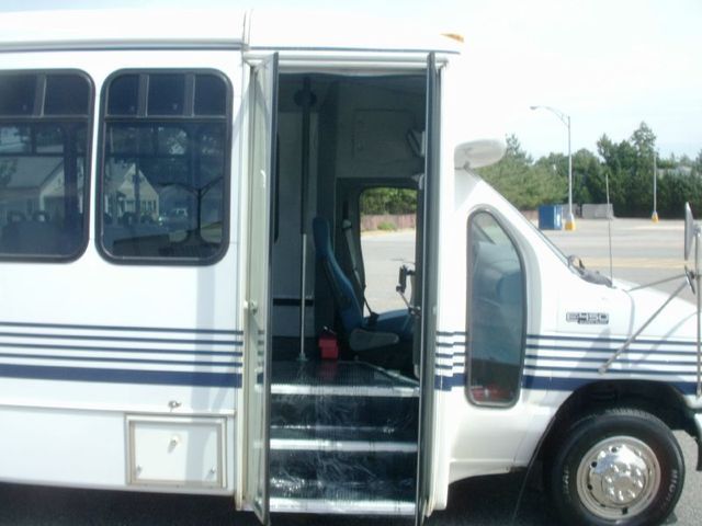 2003 Ford E-450 Cutaway Bus For Sale